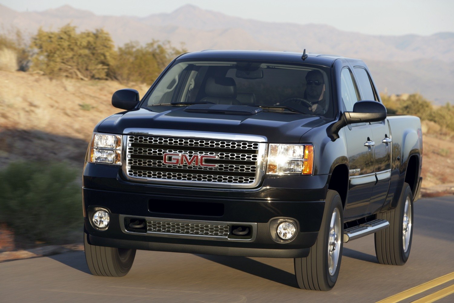 GMC Sierra 2500HD III (GMT900, facelift 2011) Crew Cab Standard Box 6.0 ...